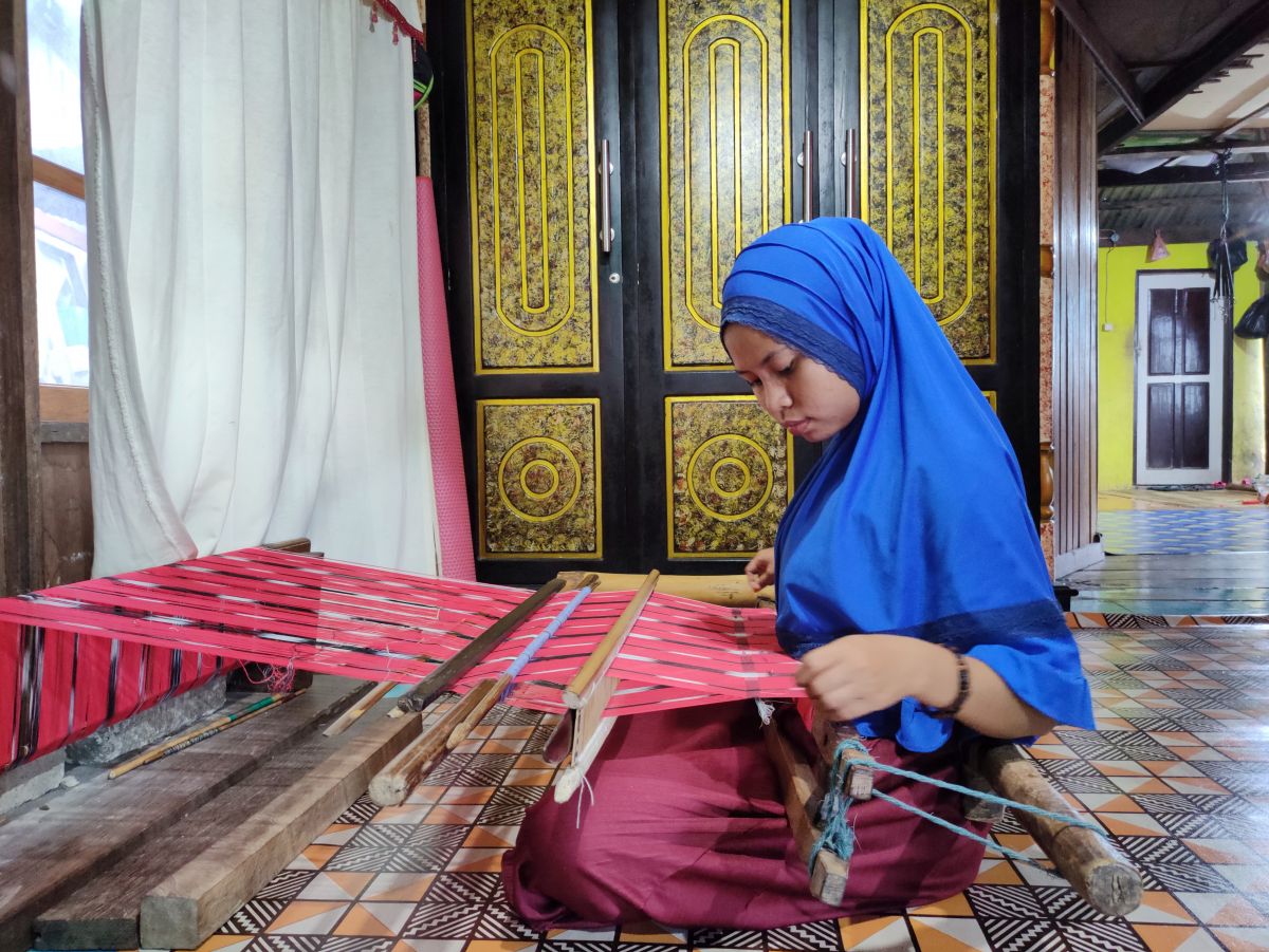 Berkunjung ke Desa Pajam, Desa Tenun Khas Wakatobi - Jilbabbackpacker