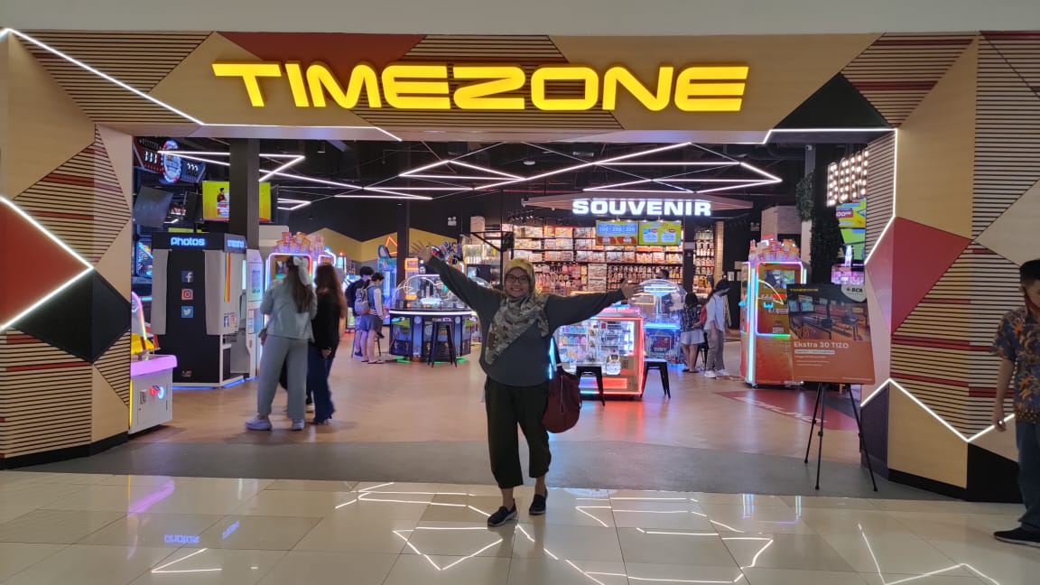 Lebih Fun di Timezone - Jilbabbackpacker